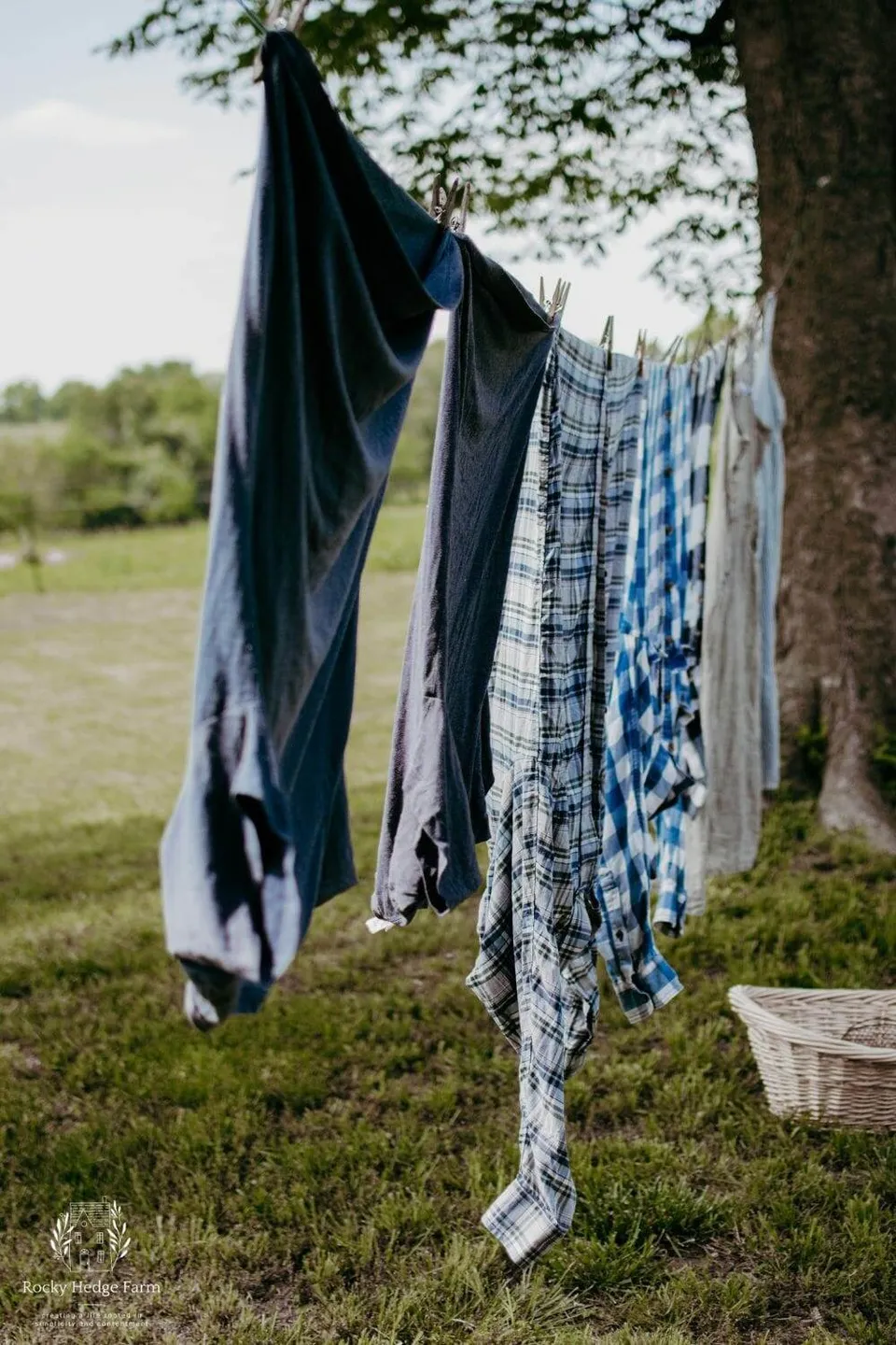 Hanging Clothes on the Line the Right Way - Rocky Hedge Farm